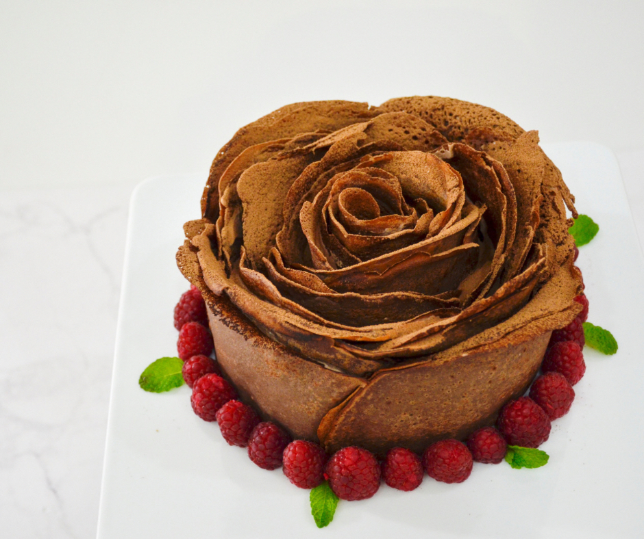 Rosa de crepas de chocolate con crema de nutella - La Soleta Arte en Cocina
