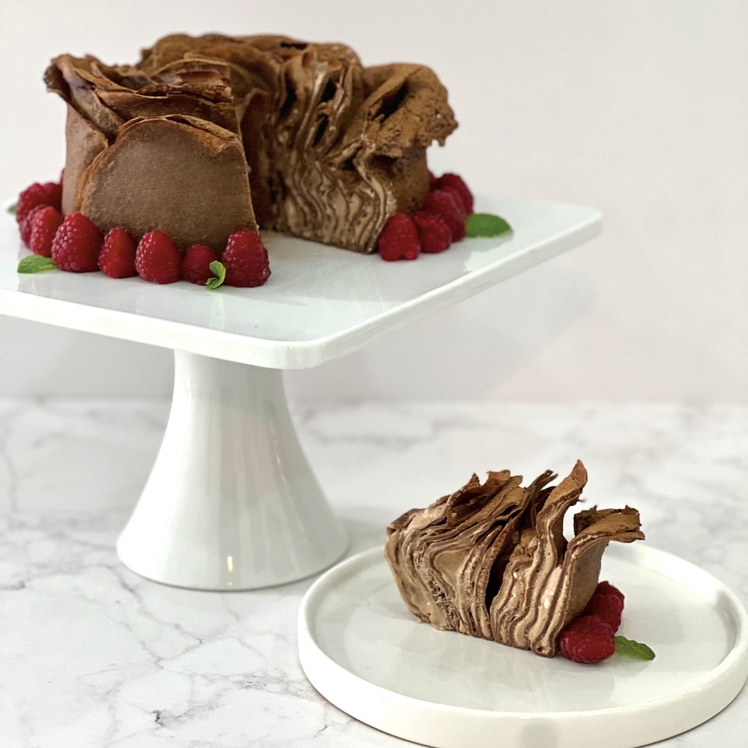 Rosa de crepas de chocolate con crema de nutella - La Soleta Arte en Cocina