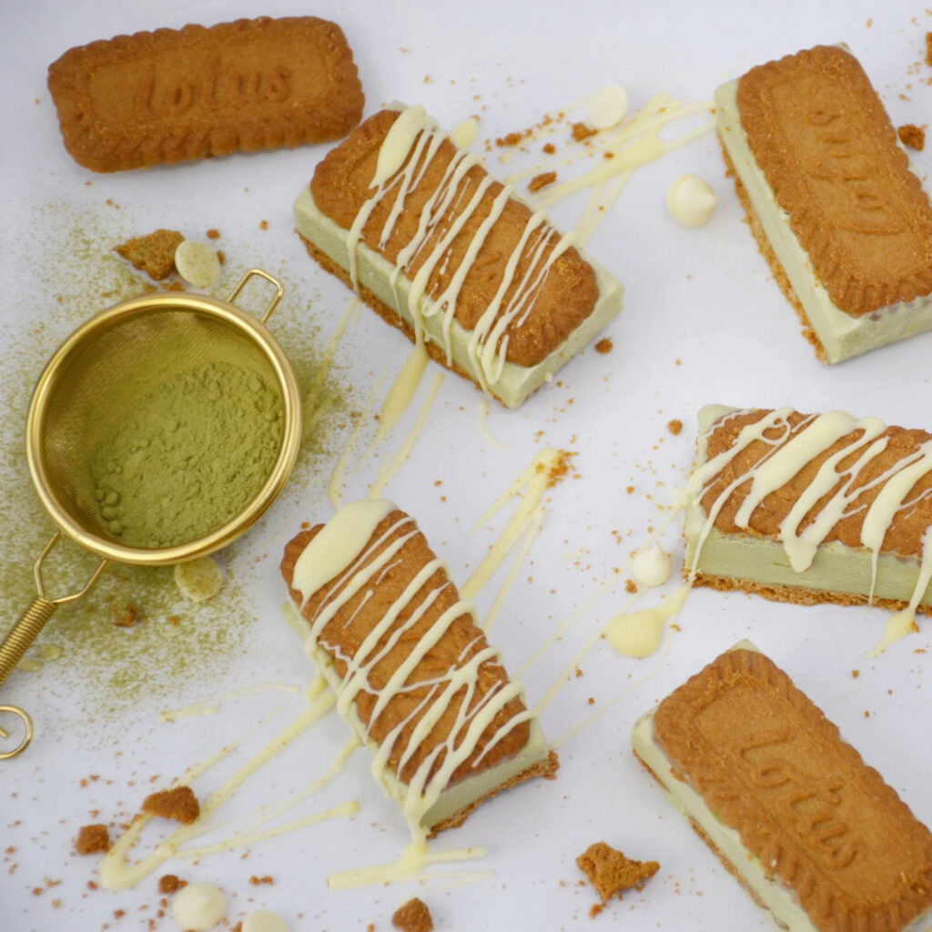 Sandwiches de Lotus con helado de matcha - La Soleta Arte en Cocina